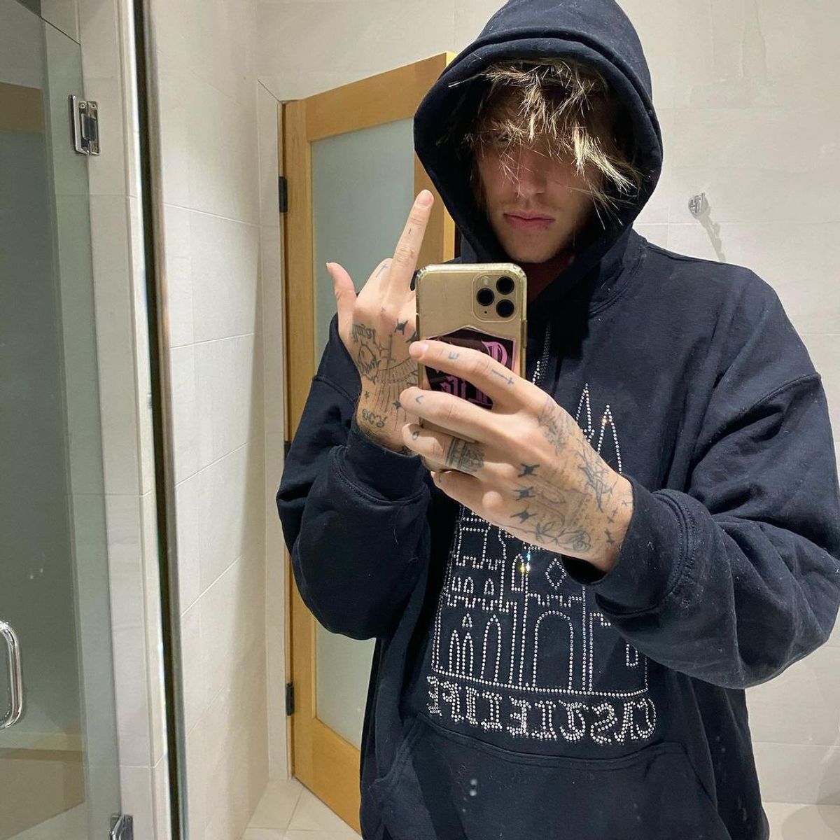 Teddy Outfit from January 23, 2021 | WHAT’S ON THE STAR?