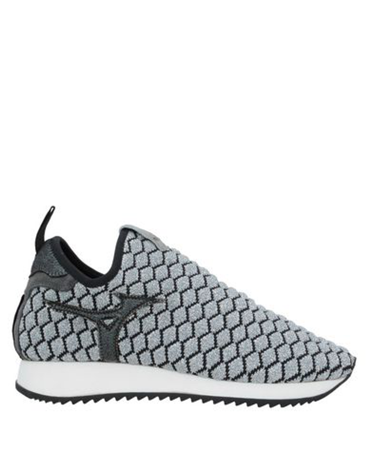 Mizuno Sneakers In Silver | WHAT’S ON THE STAR?