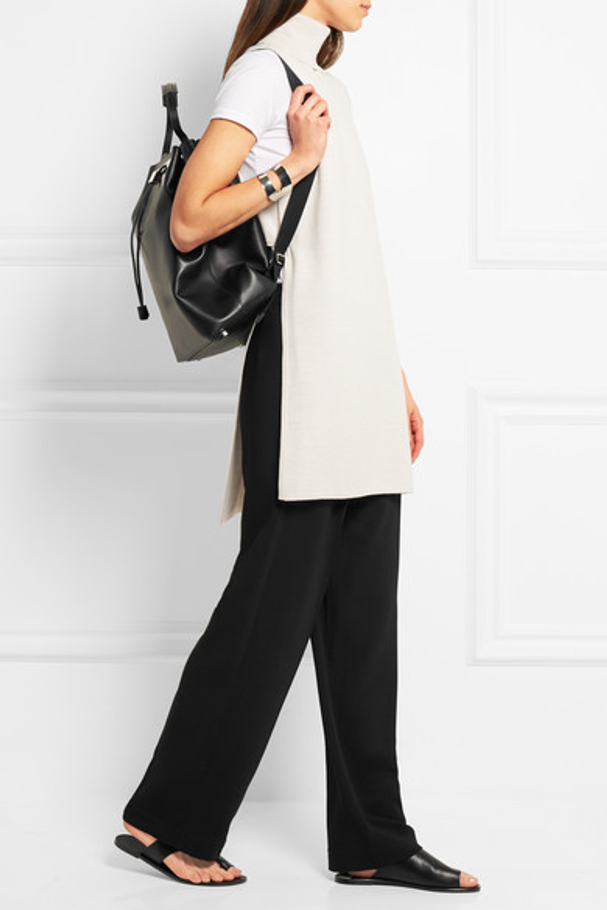 The Row Leather Backpack In Black | WHAT’S ON THE STAR?