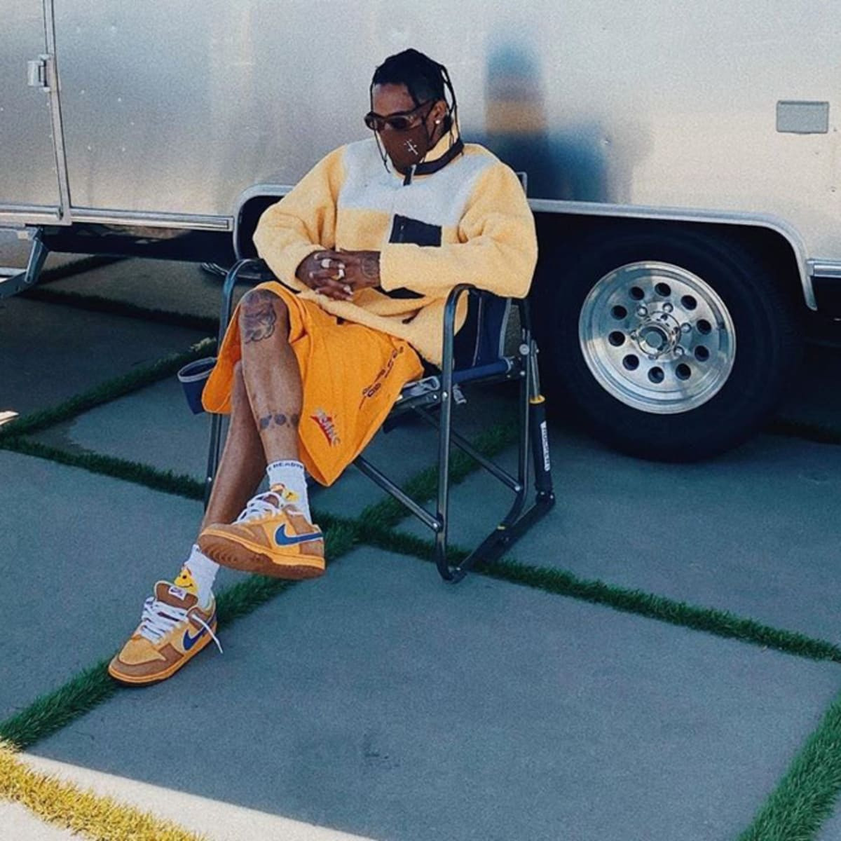 Travis Scott Outfit from August 1, 2020 | WHAT’S ON THE STAR?