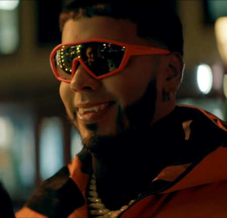 Anuel AA Outfit from April 15, 2020 | WHAT’S ON THE STAR?