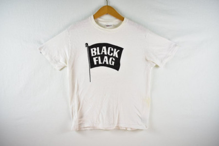 RecollectLtd Vintage Black Flag T-Shirt | WHAT’S ON THE STAR?
