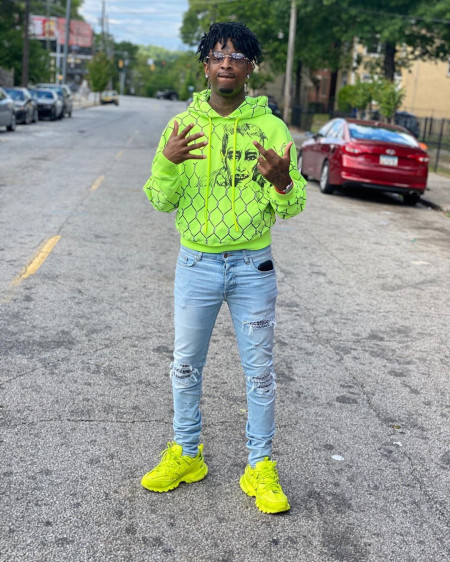 21 Savage Outfit from April 27, 2020 | WHAT’S ON THE STAR?