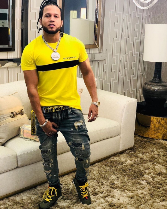 El Alfa El Jefe Outfit from May 16, 2020 | WHAT’S ON THE STAR?