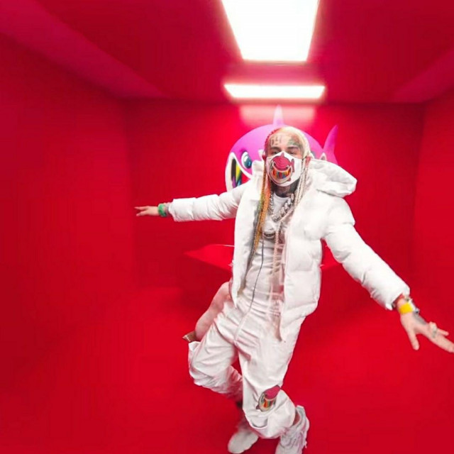 6ix9ine Outfits in "Trollz" Video | WHAT’S ON THE STAR?