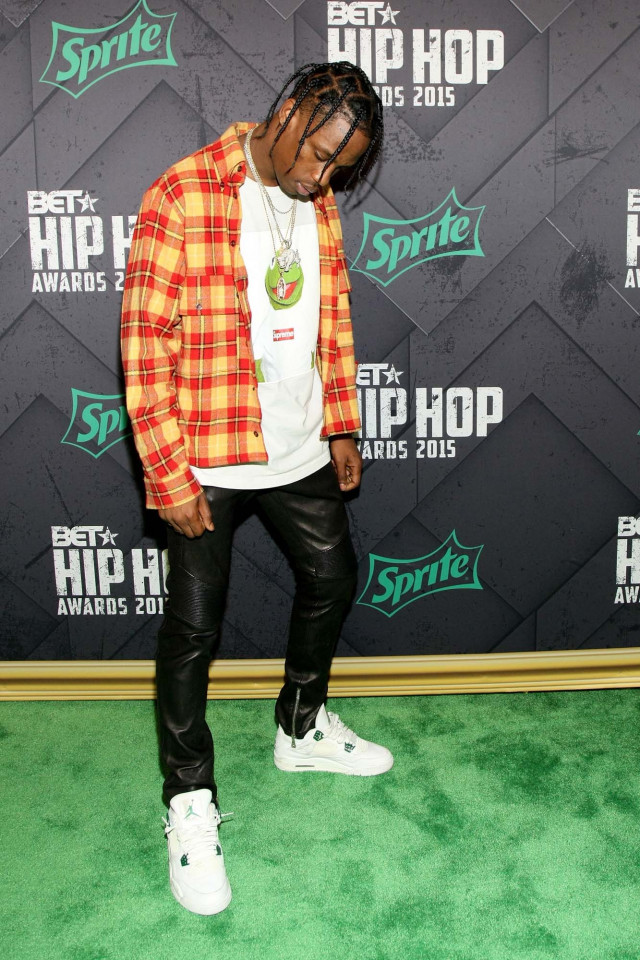 Travis Scott Outfit from July 29, 2020 | WHAT’S ON THE STAR?