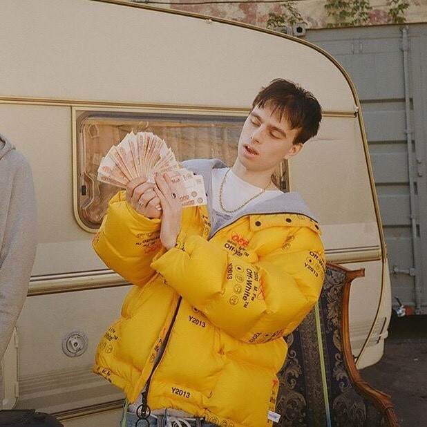 Rocket Outfit from September 30, 2019 | WHAT’S ON THE STAR?