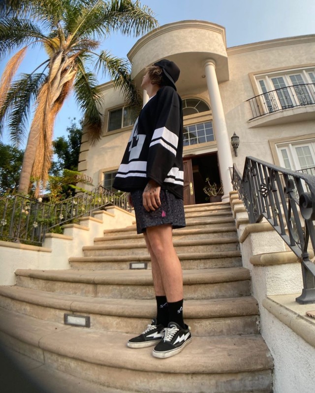 Teddy Outfit from September 17, 2020 | WHAT’S ON THE STAR?