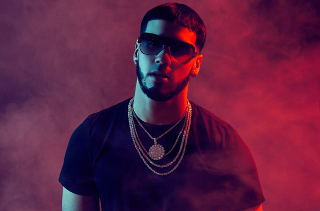 Anuel AA: Outfits, Clothes, Style and Fashion | WHAT’S ON THE STAR?