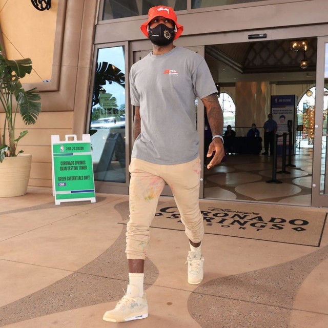 Lebron James Outfit from October 11, 2020 | WHAT’S ON THE STAR?
