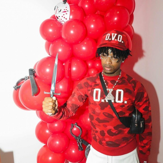 21 Savage Outfit from October 26, 2020 | WHAT’S ON THE STAR?
