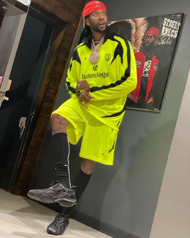 2 Chainz Outfit from November 1, 2020 | WHAT’S ON THE STAR?