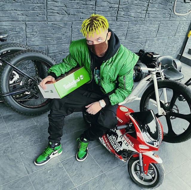 Элджей Outfit from October 31, 2020 | WHAT’S ON THE STAR?