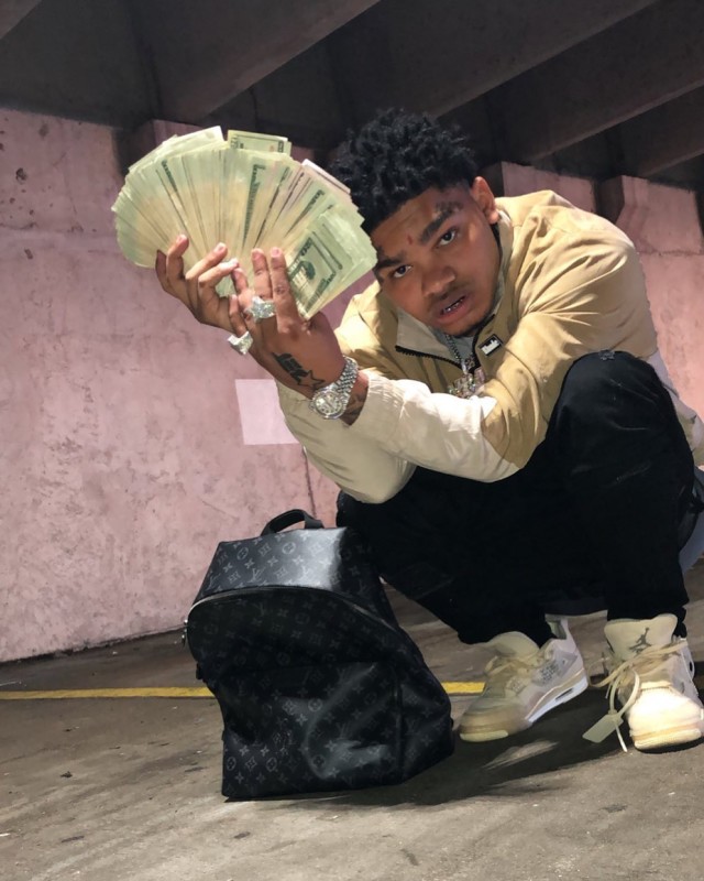 No Cap Outfit from November 6, 2020 | WHAT’S ON THE STAR?