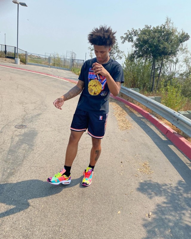 Mikey Outfit from September 8, 2020 | WHAT’S ON THE STAR?