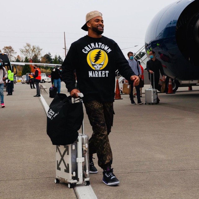 Jamal Adams Outfit from November 15, 2020 | WHAT’S ON THE STAR?