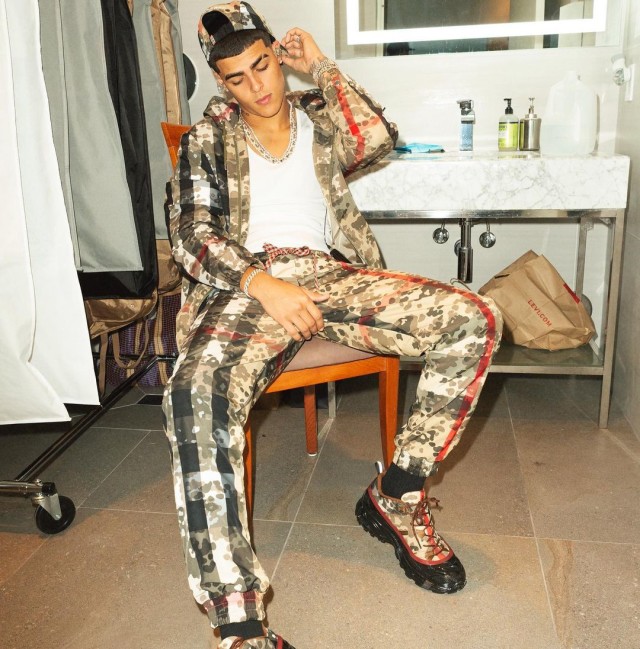 Lunay Outfit from November 2, 2020 | WHAT’S ON THE STAR?