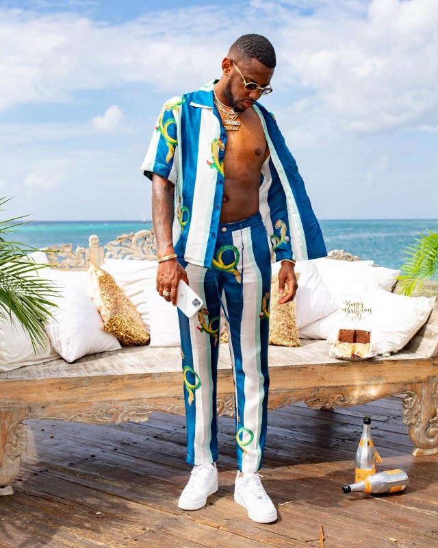 Fabolous Outfit from November 19, 2020 | WHAT’S ON THE STAR?
