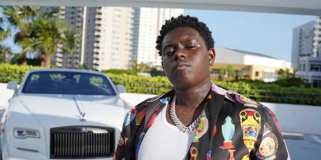 Sheff G: Outfits, Clothes, Style and Fashion | WHAT’S ON THE STAR?