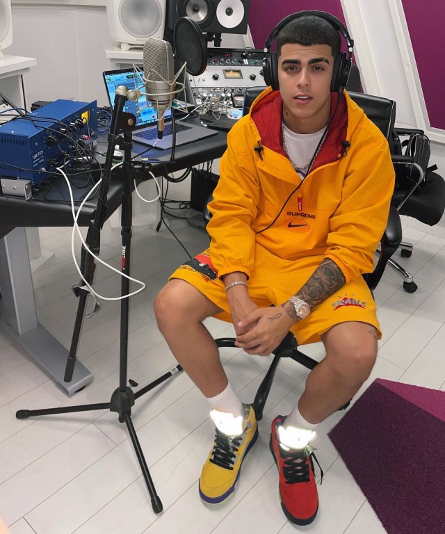 Lunay Outfit from November 25, 2020 | WHAT’S ON THE STAR?