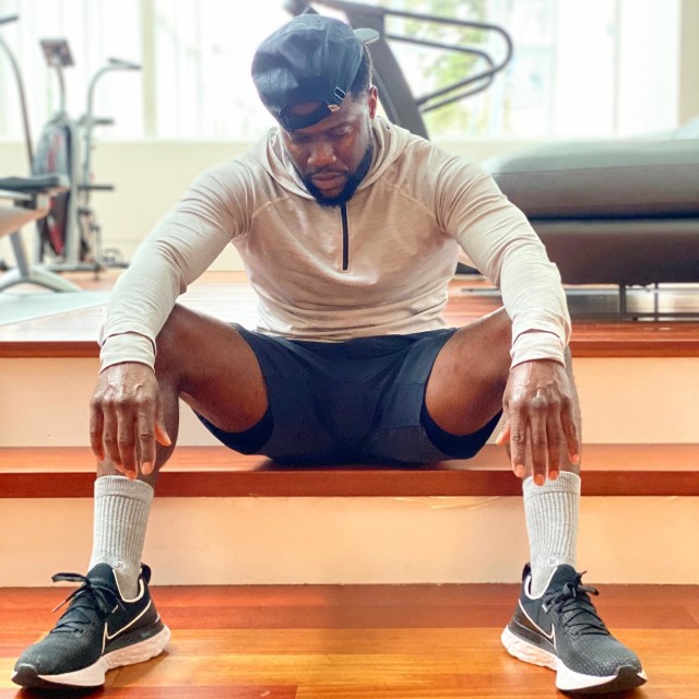 Kevin Hart Outfit from November 26, 2020 | WHAT’S ON THE STAR?