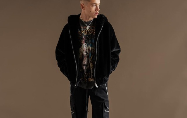 Represent: Clothing, Shoes & Accessories | WHAT’S ON THE STAR?