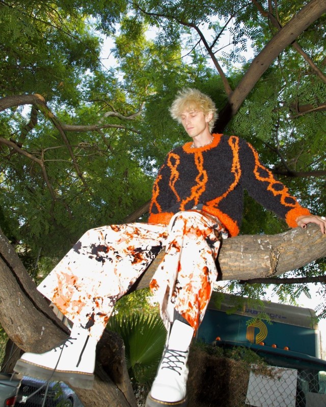 Machine Gun Kelly Outfit from November 28, 2020 | WHAT’S ON THE STAR?