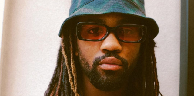 Akila: Clothing, Shoes & Accessories | WHAT’S ON THE STAR?