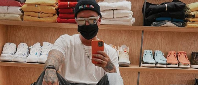 J Balvin Merch: Clothing, Shoes & Accessories | WHAT’S ON THE STAR?