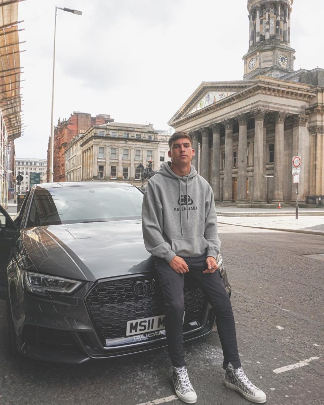 Mark Slater Outfit from May 14, 2020 | WHAT’S ON THE STAR?