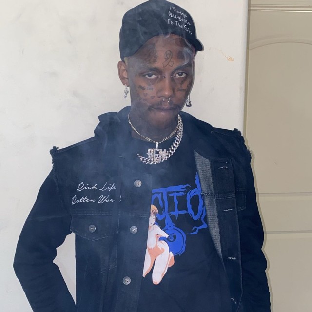 Famous Dex Outfit from December 6, 2020 | WHAT’S ON THE STAR?