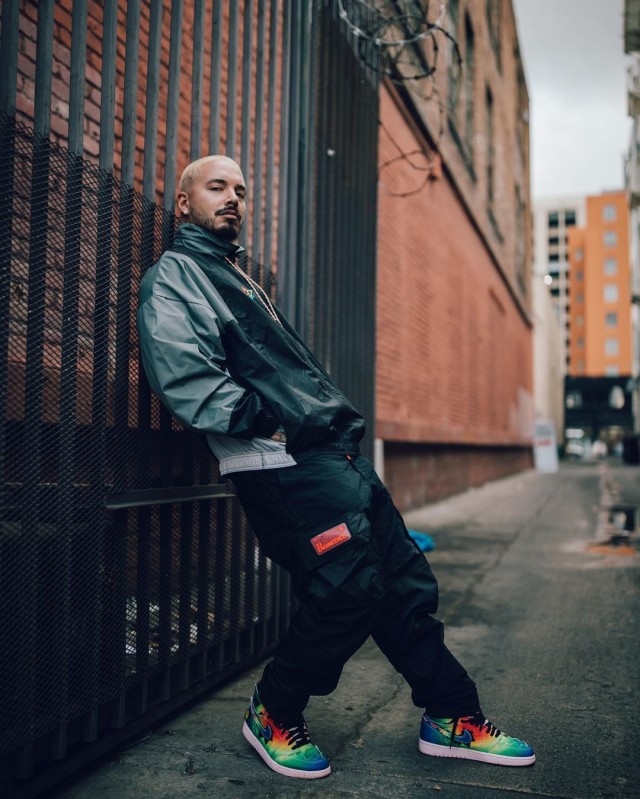 J Balvin Outfit from December 8, 2020 | WHAT’S ON THE STAR?