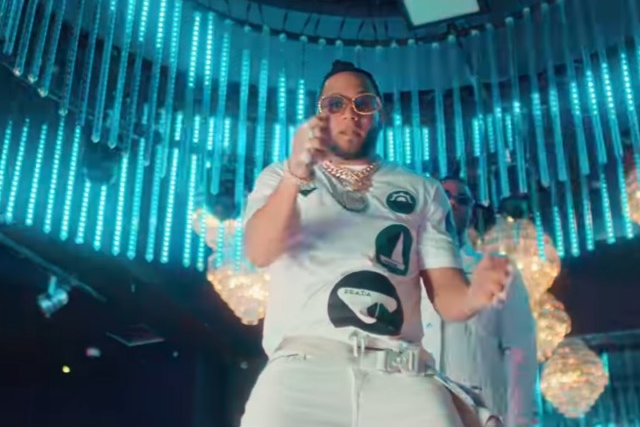 El Alfa El Jefe Outfits in "Bebida Hookah Party" Video | WHAT’S ON THE ...